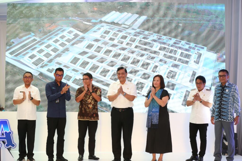 PLN Serahkan 800 Unit REC Setara 800 MWh Listrik EBT ke Danone - Bali ...