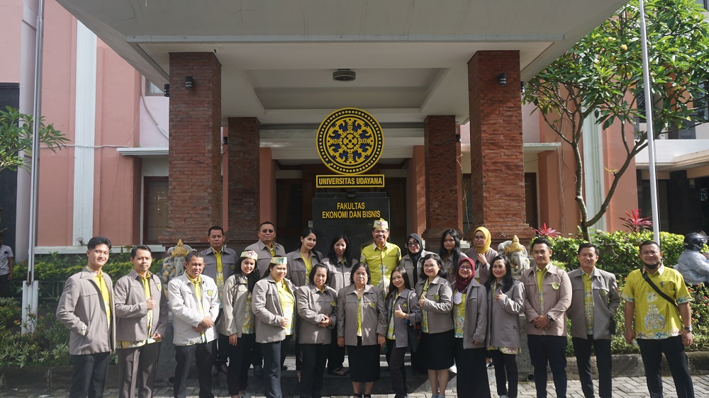 Prodi MM FEB Universitas Palangka Raya Soan ke Unud - Bali Politika