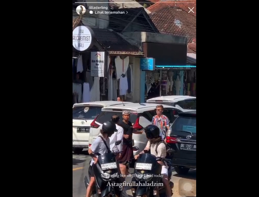 Diteriaki Shit You, Jero Mangku Hajar Bule di Ubud - Bali Politika