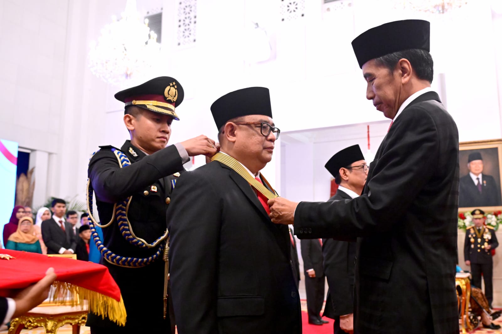 Ari Dwipayana Dianugerahi Bintang Jasa Utama - Bali Politika