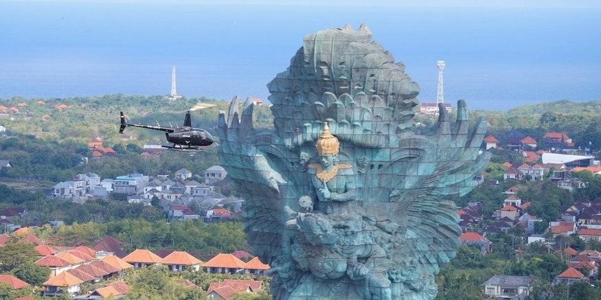 Helikopter Fly Bali Tawarkan Sensasi di 14.000 Kaki di Atas Permukaan Laut - Bali Politika