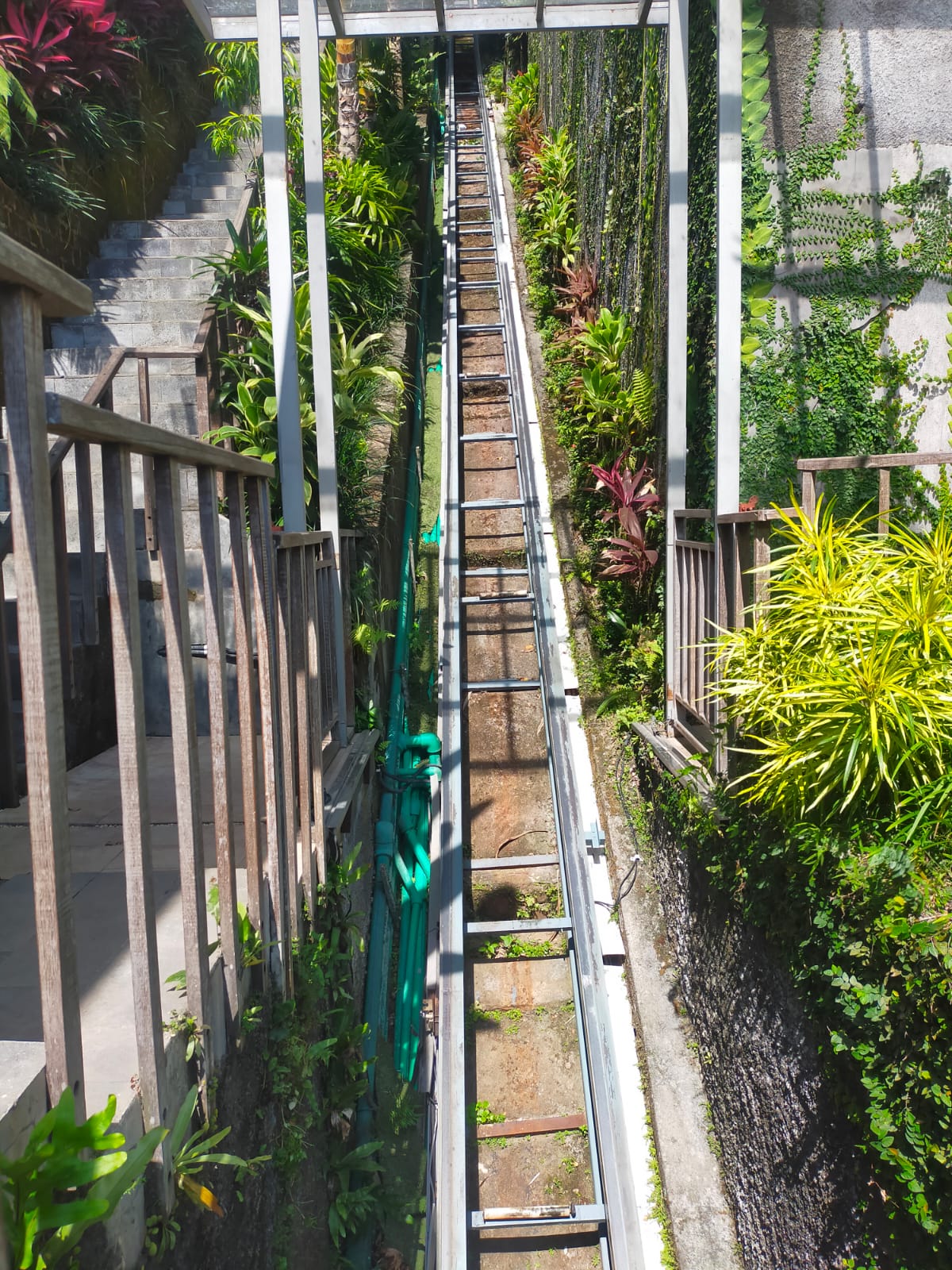 Tali Seling Baja Putus, Lift Gondola Ayuterra Meluncur Deras Hantam ...