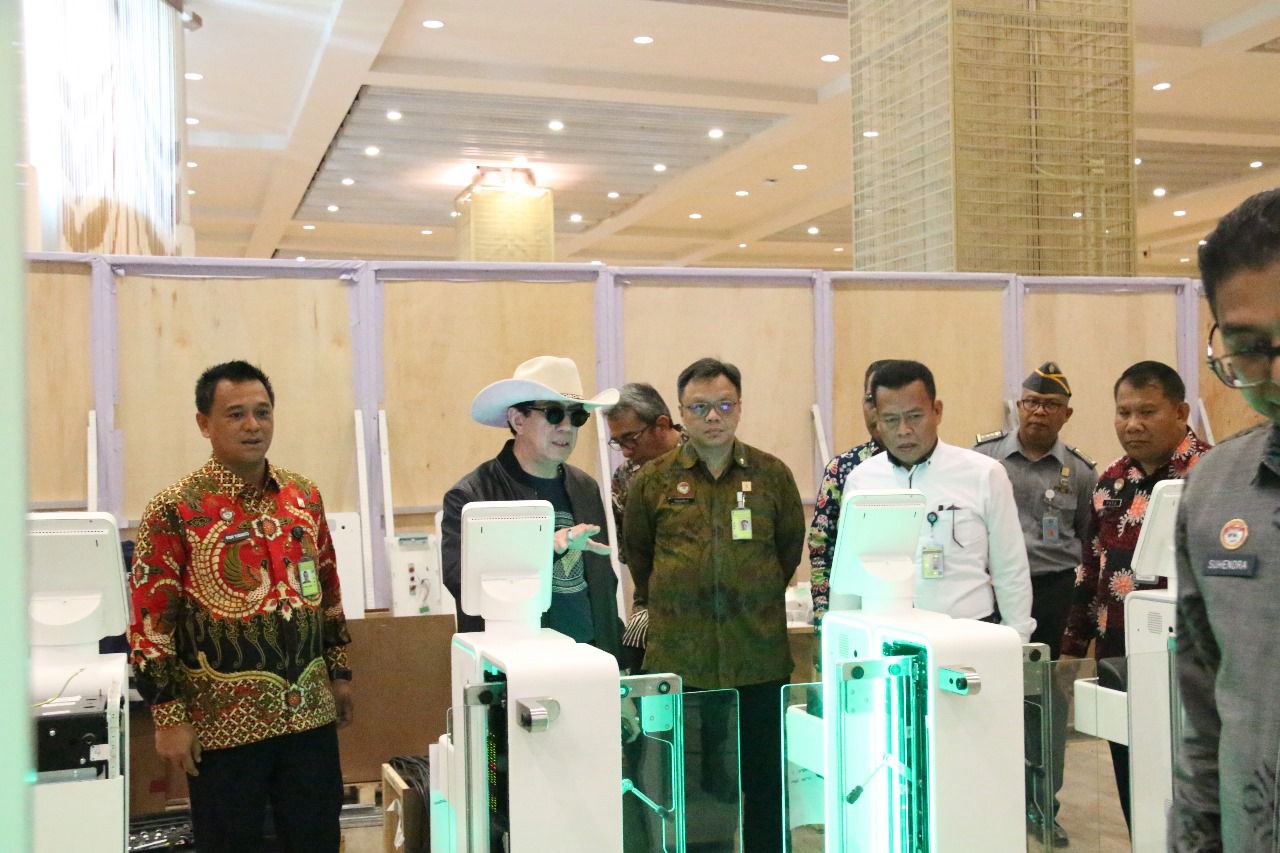 Menteri Hukum dan Ham Tinjau Autogate Bandara Ngurah Rai - Bali Politika