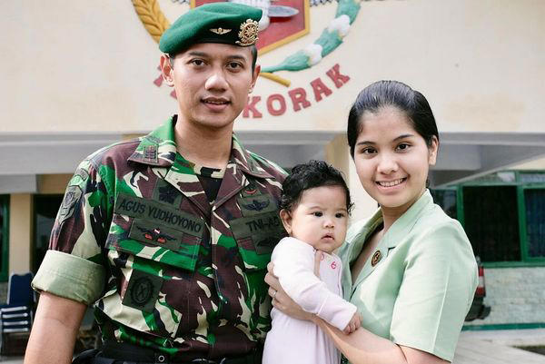 Rela Tinggalkan Dunia Hiburan, Berikut 6 Artis yang Dinikahi Anggota TNI - Bali Politika