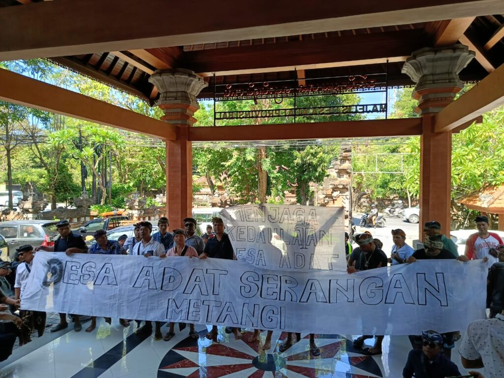 SK Bendesa Adat Tak Kunjung Terbit, Krama Serangan Geruduk MDA Bali ...