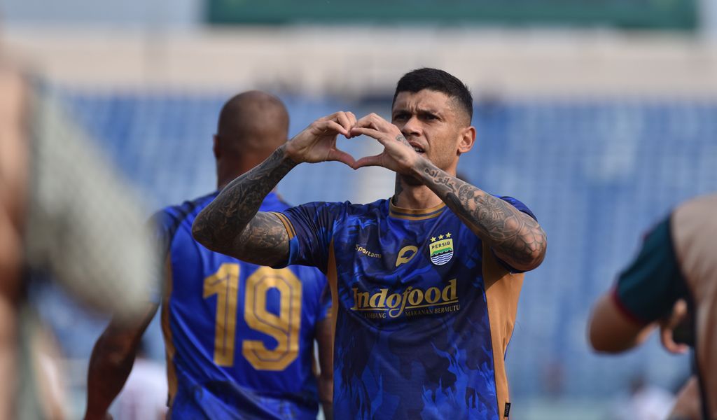 Ciro Alves & Adam Alis Siap Hadapi Liga 1 Bela Persib Bandung - Bali ...