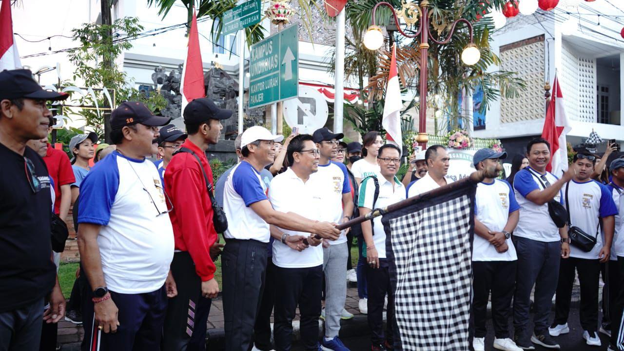 Arya Wibawa Lepas Jalan Sehat HUT ke-34 LPD Panjer - Bali Politika