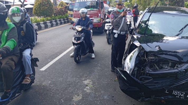 Diduga Mabuk, Sopir Grab Alami Kecelakaan - Bali Politika