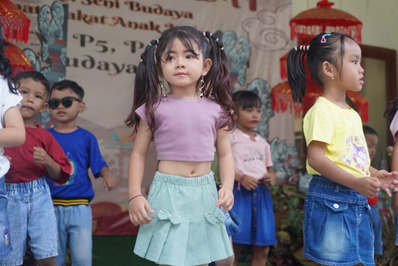 TK Negeri Gema Santi Gelar Pentas Seni Anak - Bali Politika