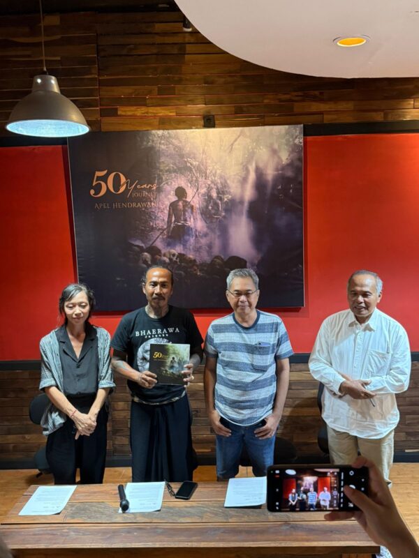 Pulih dari Sakit Jiwa, 50 Years, A Journey Apel Hendrawan Sapa Dunia ...