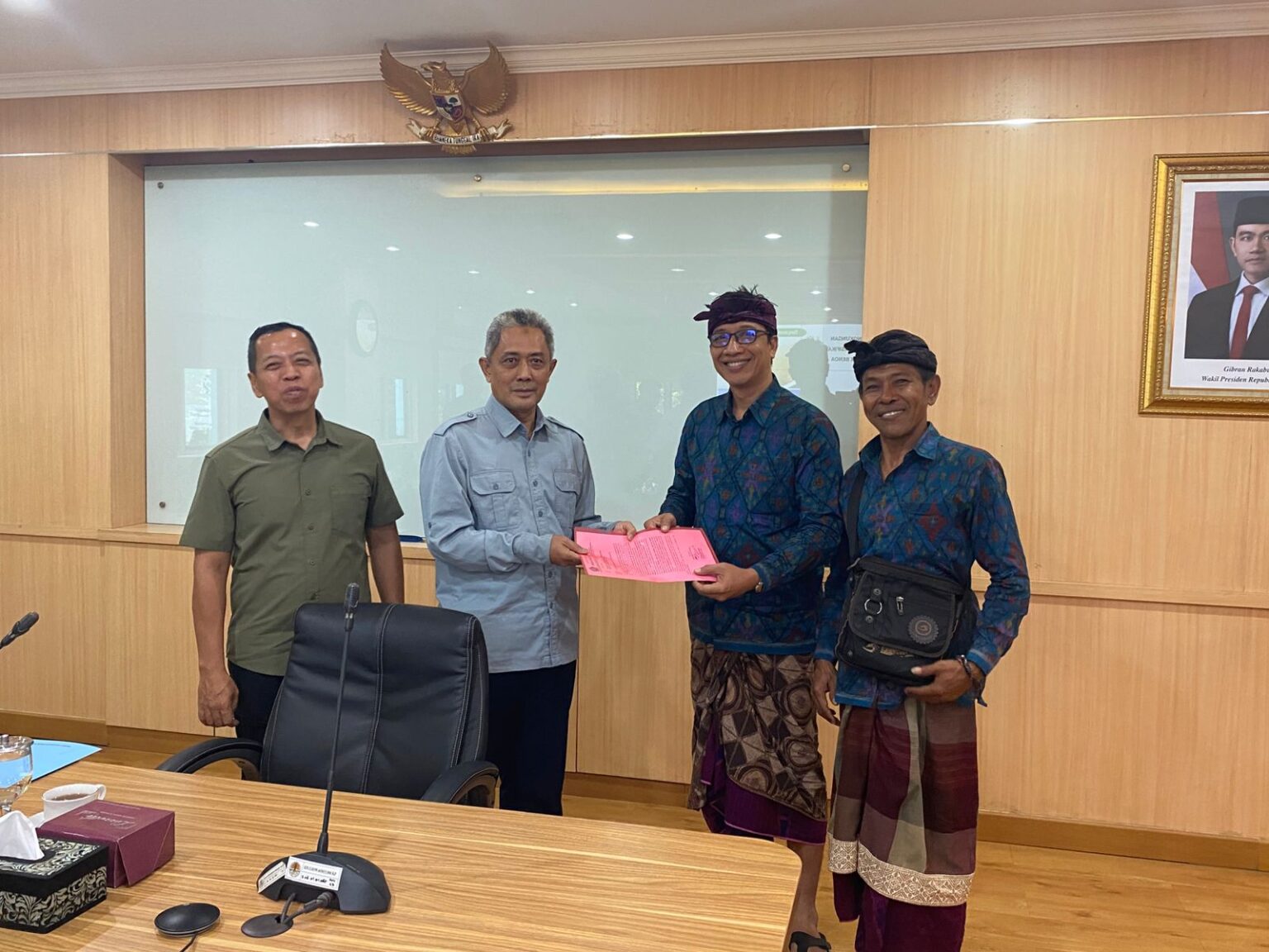 Desa Adat Serangan Tegas, Tolak Terminal LNG - Bali Politika