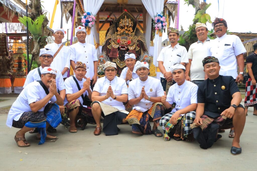 Giri Prasta Hadiri Karya Agung di Pura Desa Lan Puseh Desa Adat Keliki ...